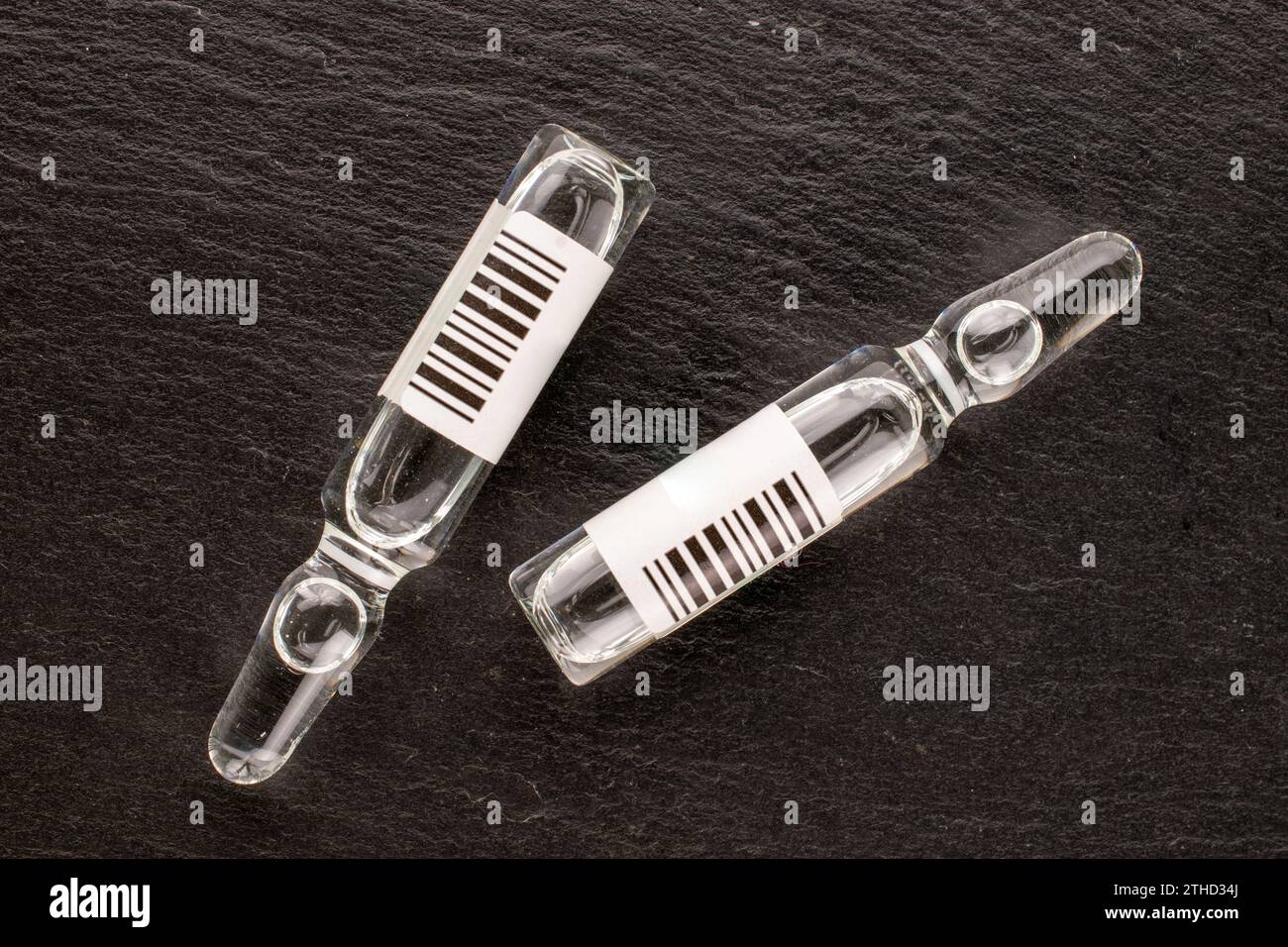 Glass ampoules liquid syringe hi-res stock photography and images - Alamy