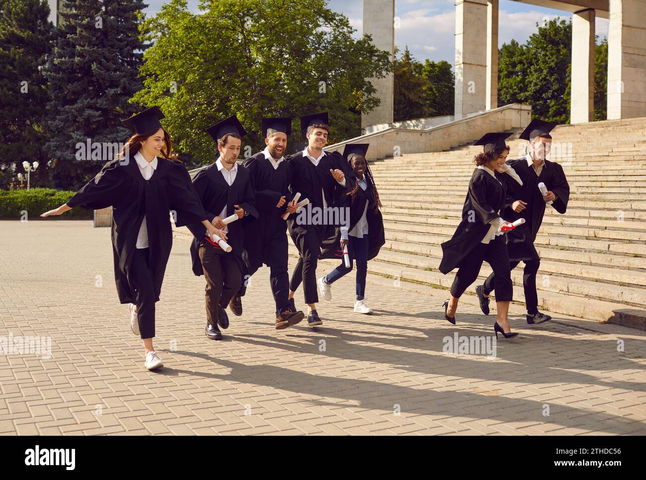 College students walking holding hands hi-res stock photography and ...