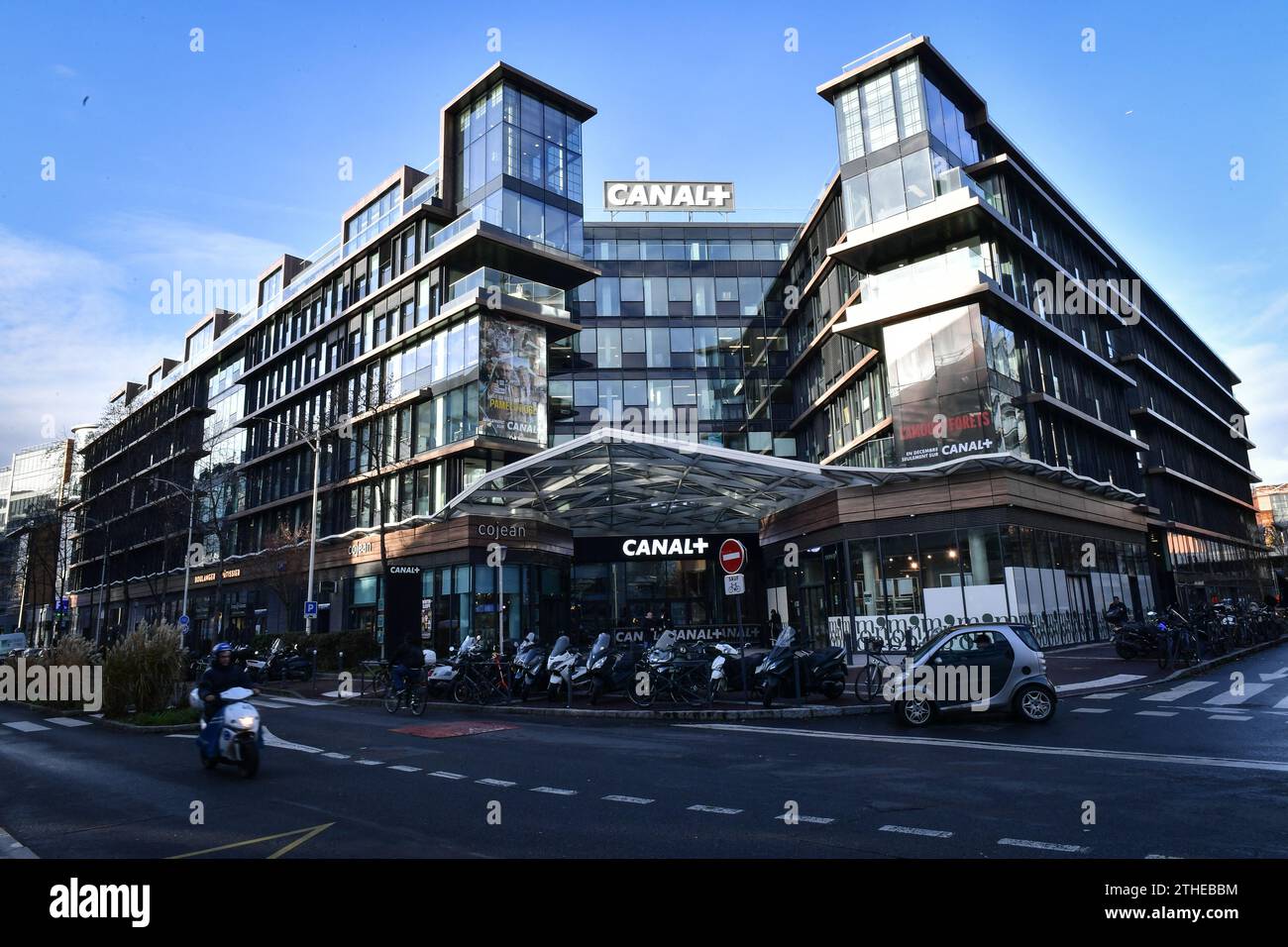 Issy Les Moulineaux, France. 20th Dec, 2023. This photograph shows the ...
