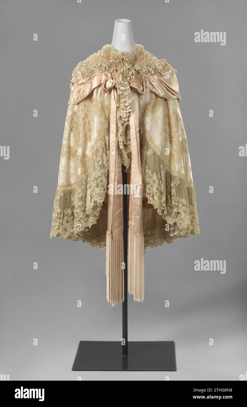 Sortie shoulder cape of machine-made lace, C. Worth, c. 1890 - c. 1900 ...