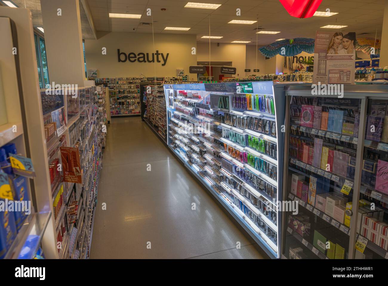 Hair products shelves hi-res stock photography and images - Alamy
