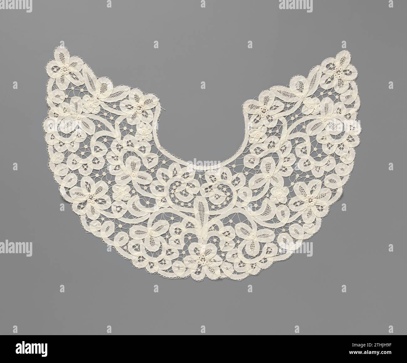 Collar of ribbon side with rosette flowers and triple leaves, anonymous ...