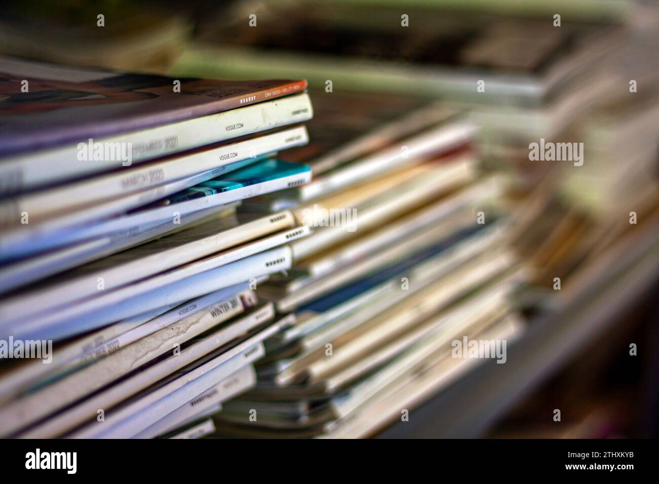 Stack of old magazines hi-res stock photography and images - Alamy