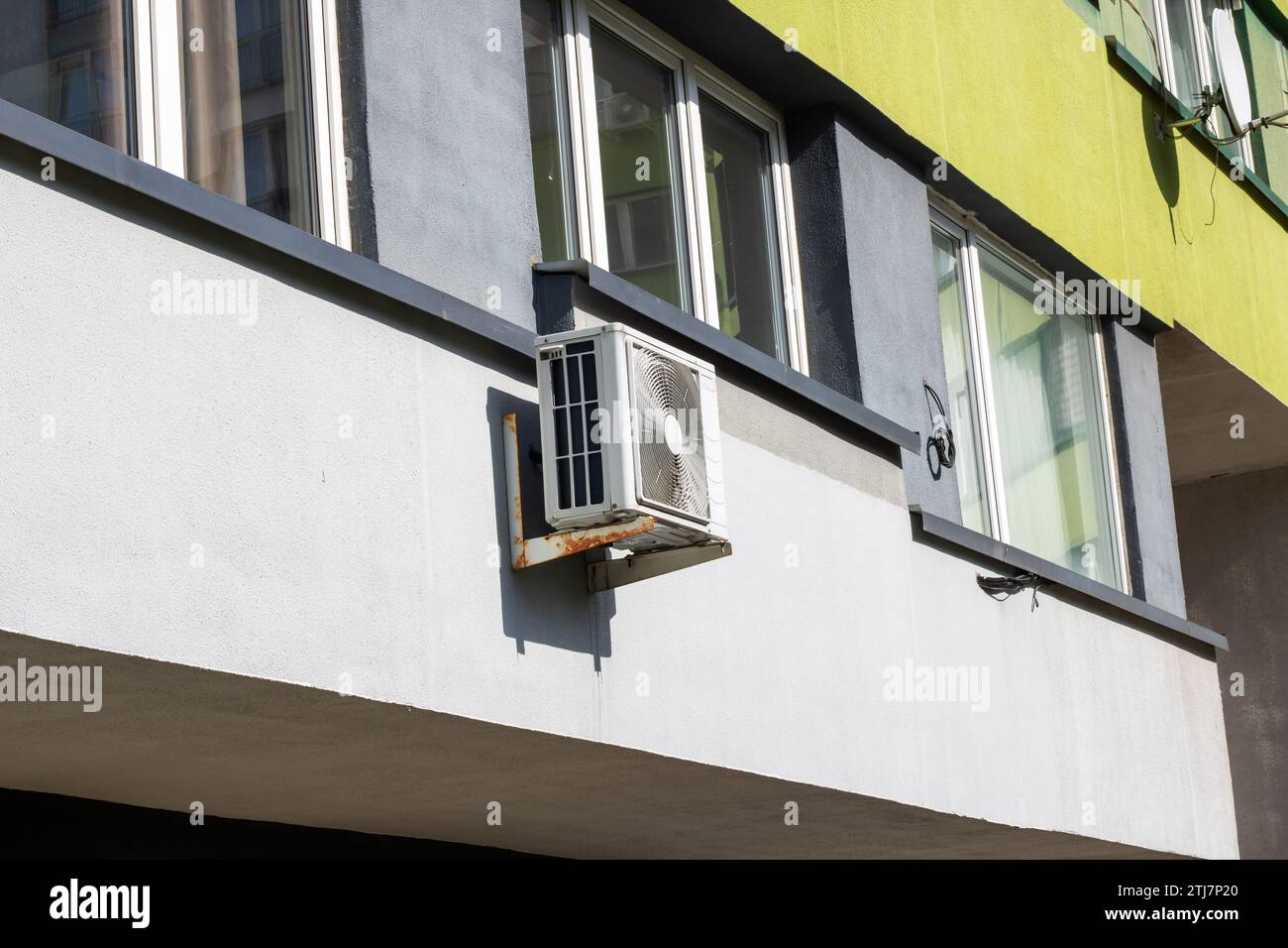 Air conditioners on the wall of a tall building Stock Photo - Alamy
