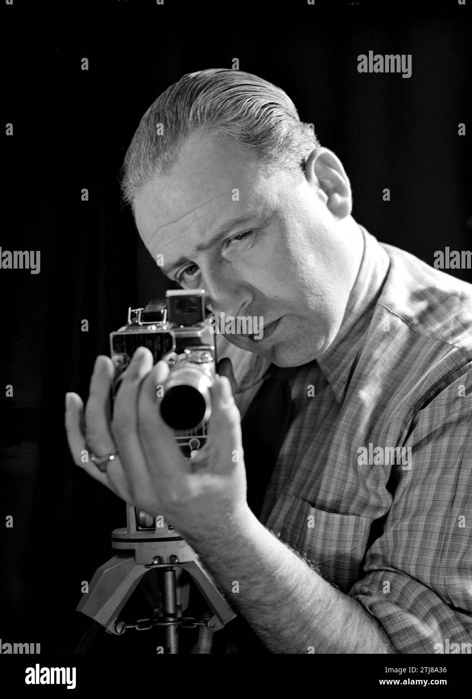 Self-portrait of photographer Willem van de Poll with camera ca ...
