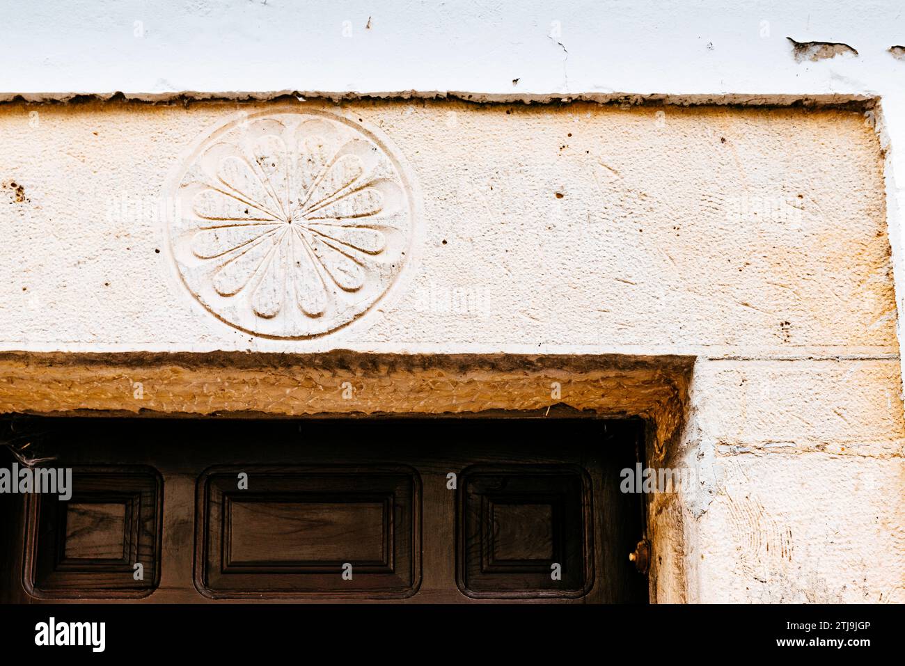 Lintel gate hi-res stock photography and images - Alamy