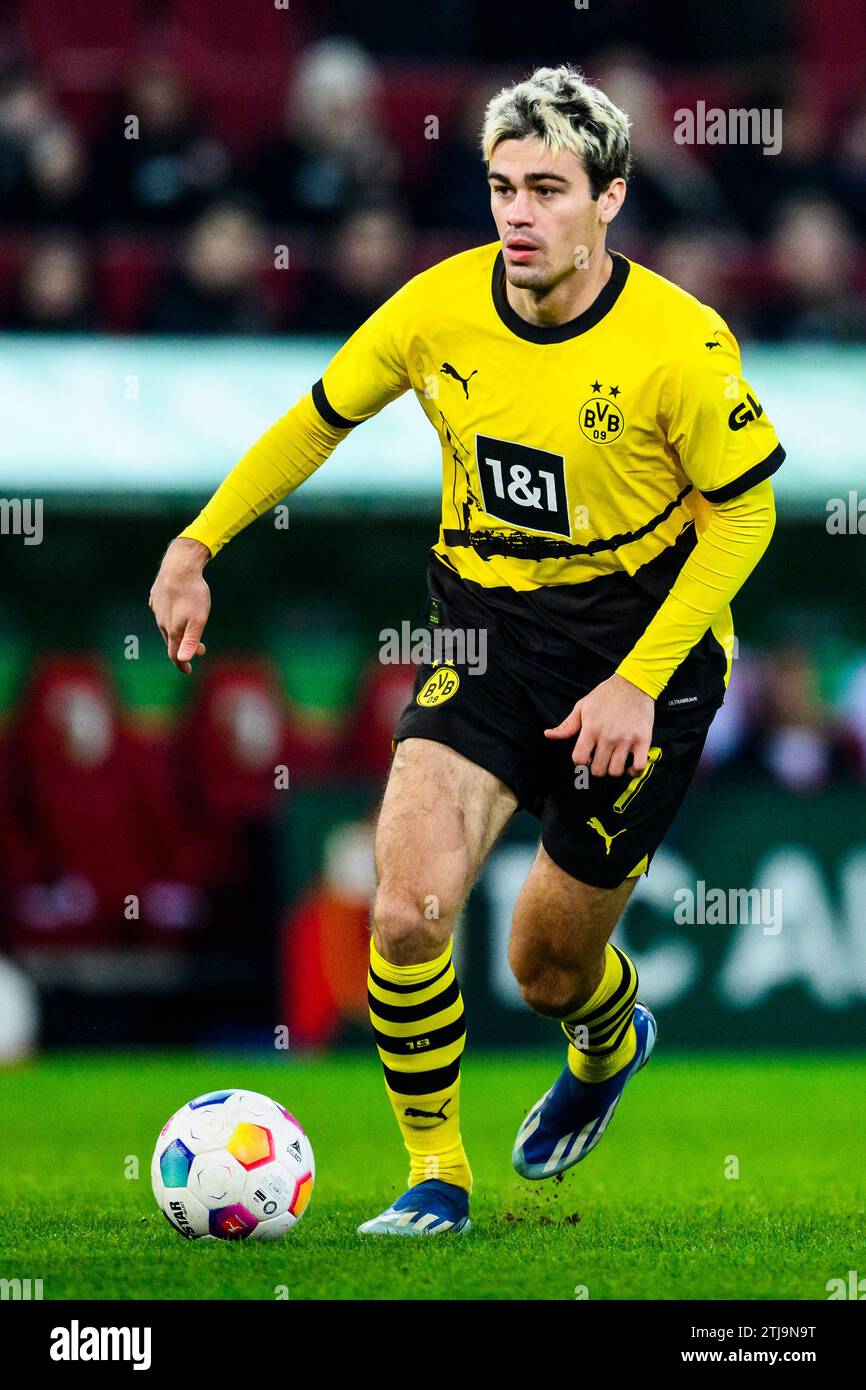 Augsburg, Germany. 16th Dec, 2023. Soccer: Bundesliga, FC Augsburg ...