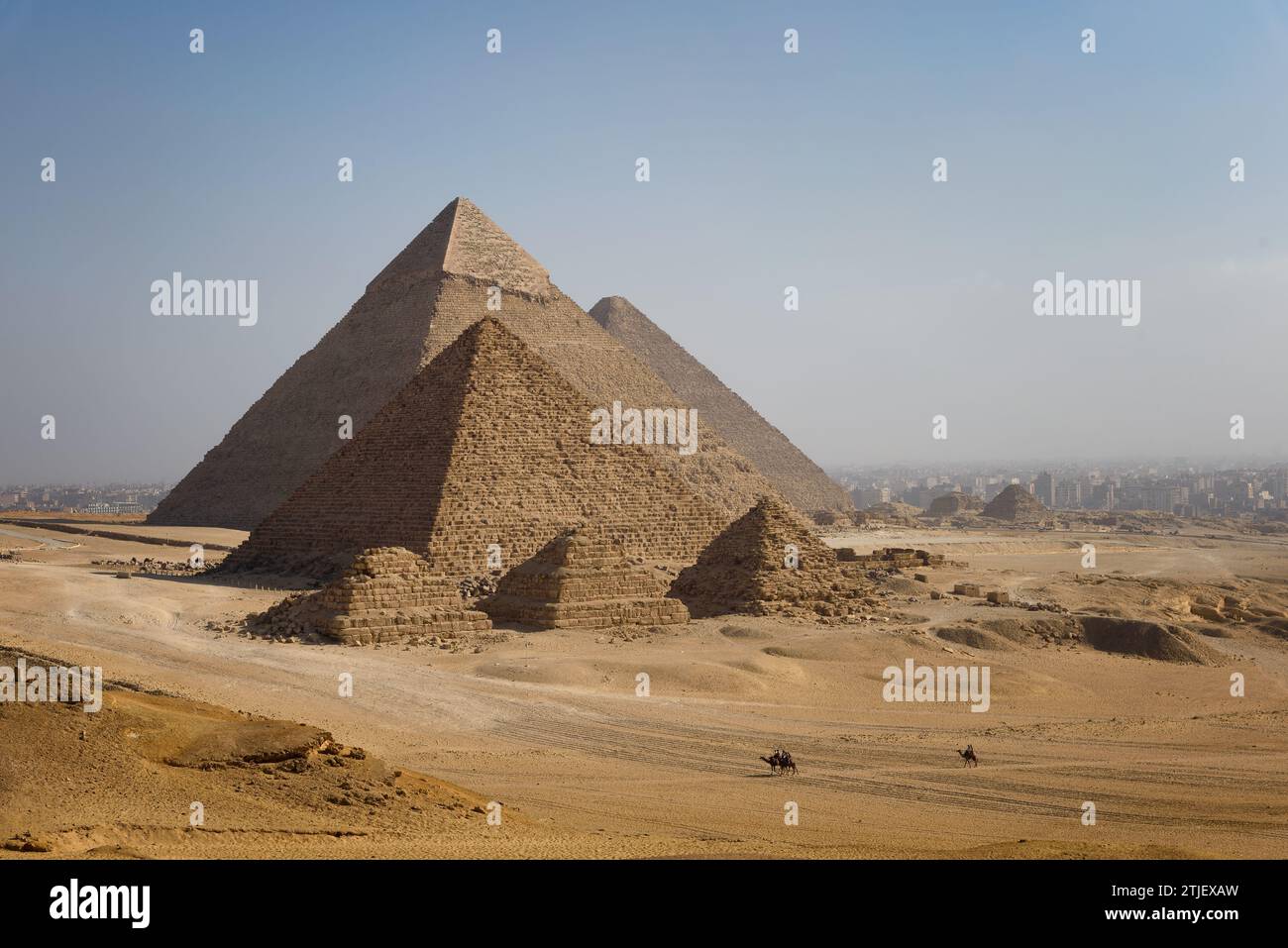 The pyramids at Giza. Nazlat as Sammān, Giza, Egypt with the suburbs of ...