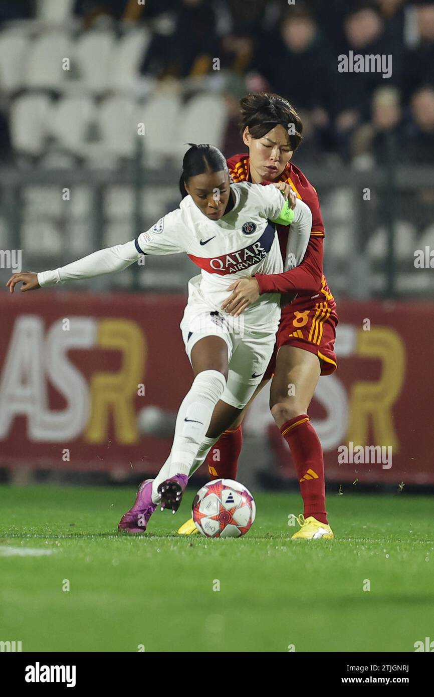 Grace Geyoro of Paris Saint-Germain challenges for the ball with Saki ...