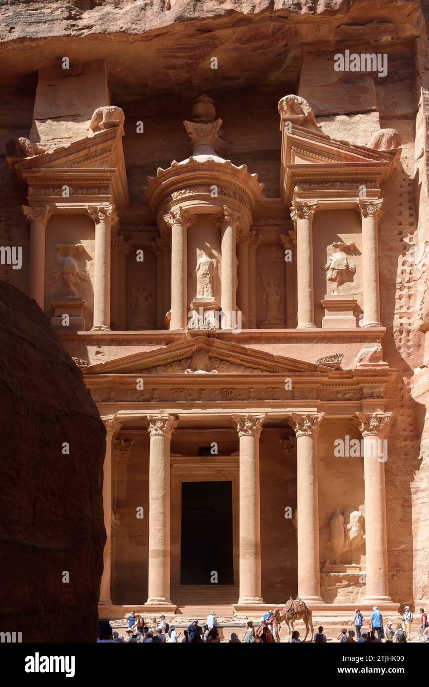 Tourists amass outside Al-Khazneh, 'The Treasury', aka Khazneh el-Far ...