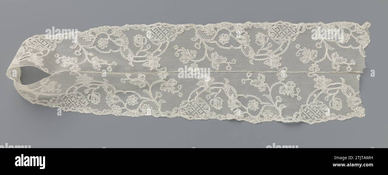 Strip bobbin with rocailles, anonymous, c. 1880 On the traly land, a ...