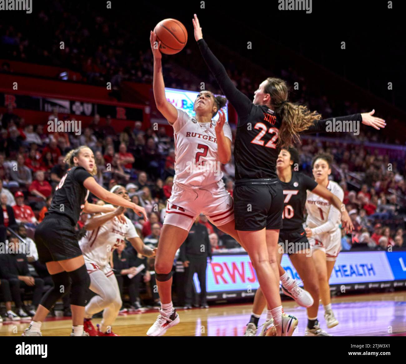 Rutgers Scarlet Knights guard Kaylene Smikle (2) drives to the basket ...