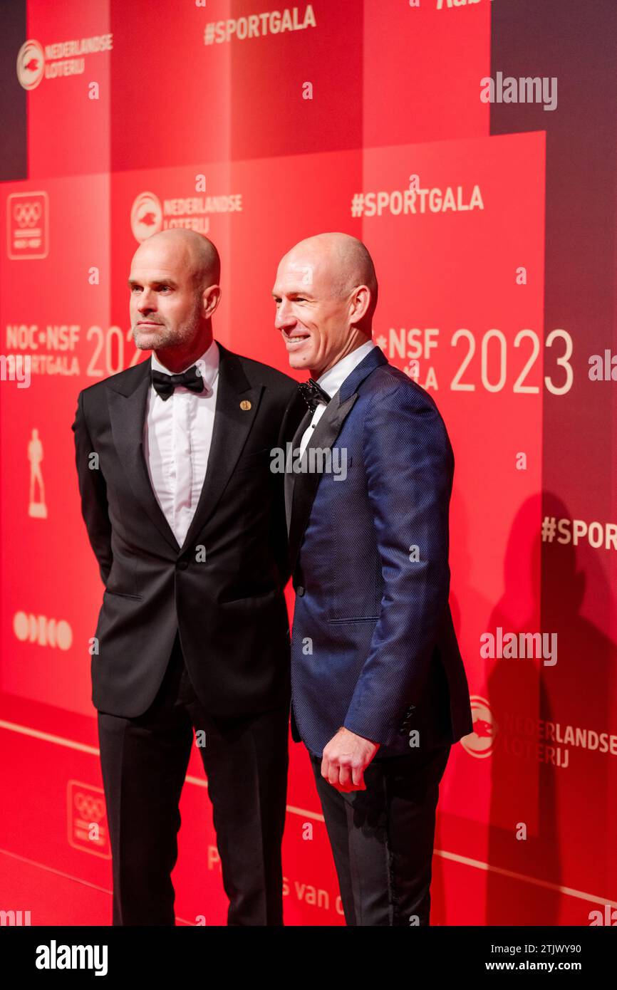 UTRECHT - Erben Wennemars and Arjen Robben (R) on the red carpet before ...