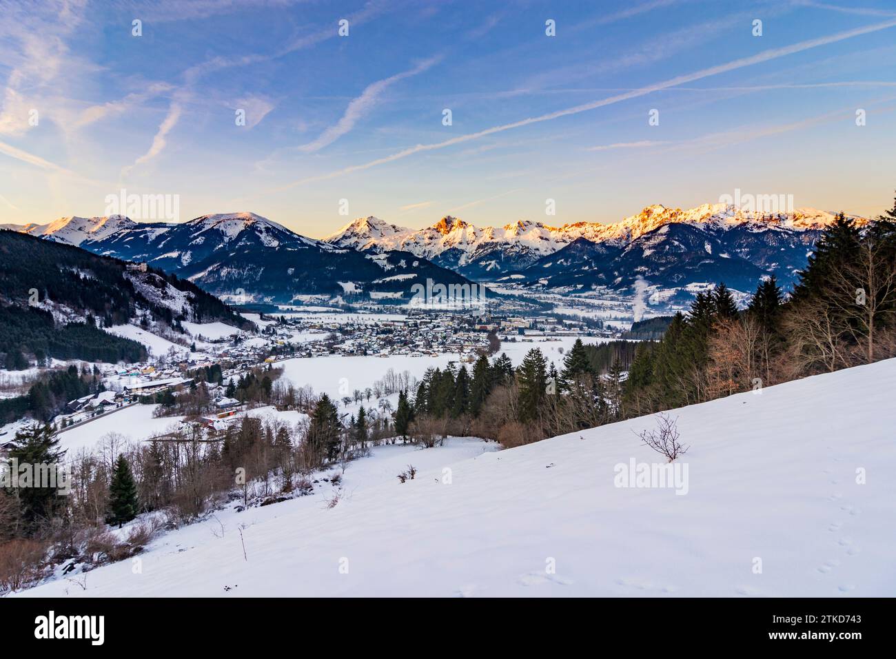 Admont: view to Admont and mountain chain Haller Mauern, snow, last ...