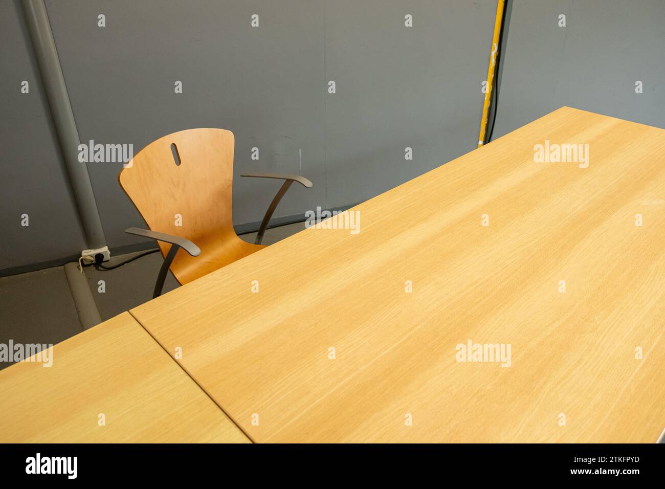 Empty chair classroom hi-res stock photography and images - Alamy
