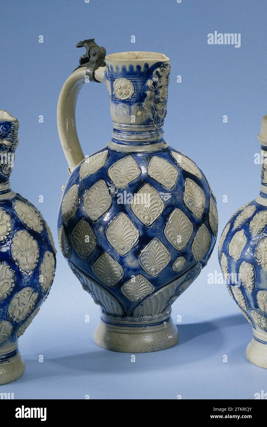 Jug with a lion's head and medallions, anonymous, c. 1650 - c. 1699 Jug of stoneware on a high ...