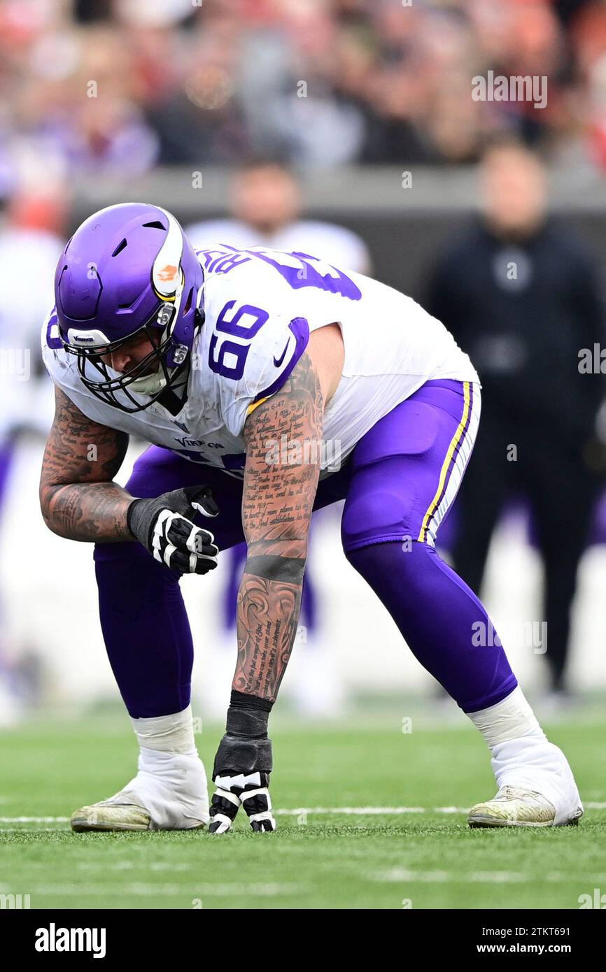 Minnesota Vikings guard Dalton Risner (66) lines up for the play during ...