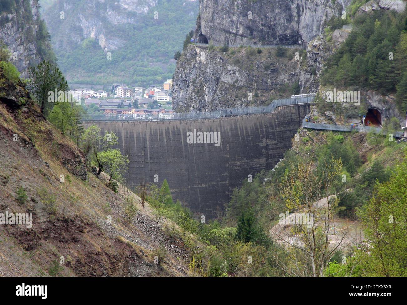 Vajont dam hi-res stock photography and images - Alamy