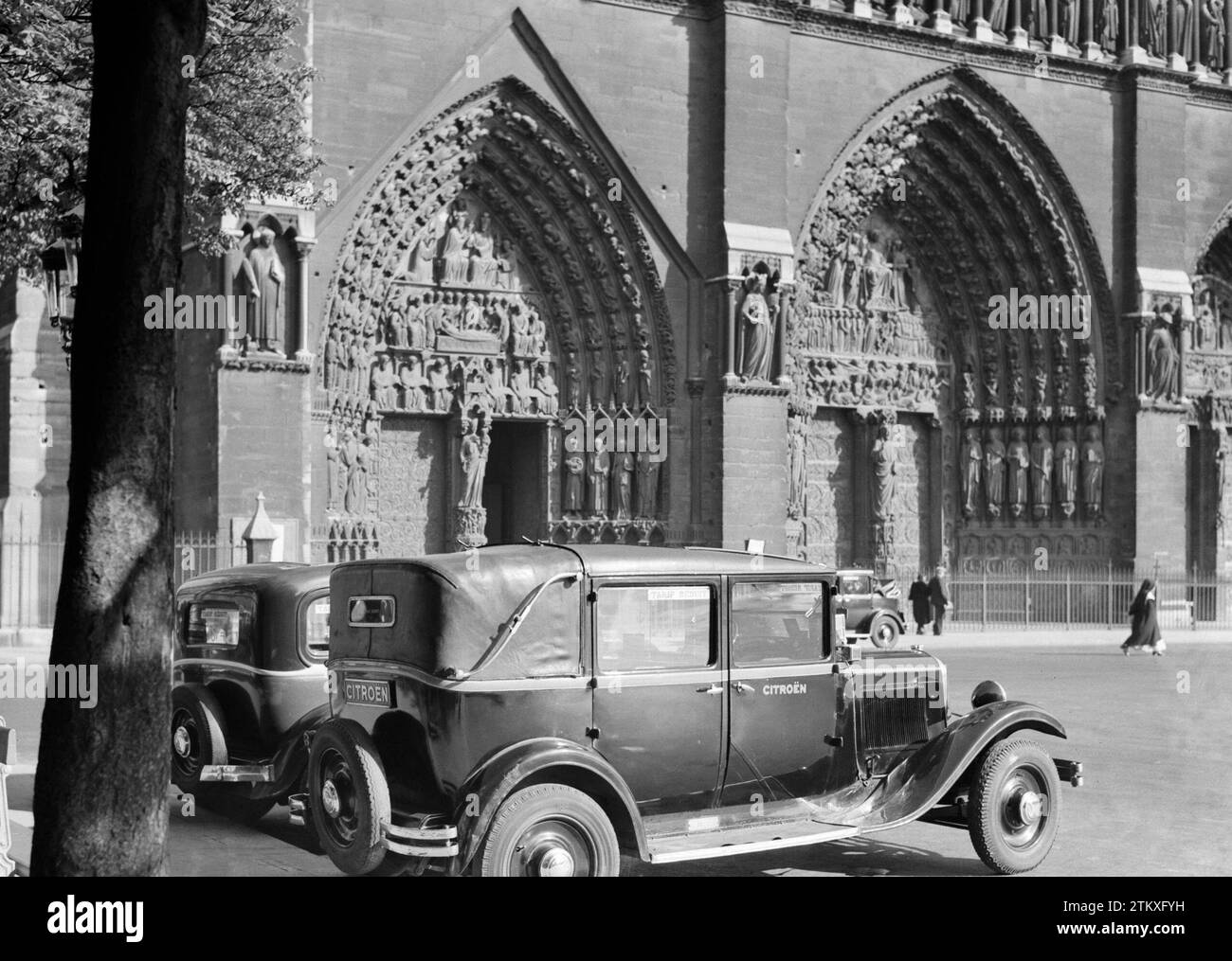 Paris. Notre Dame Cathedral with cars ca. 1937 Stock Photo - Alamy