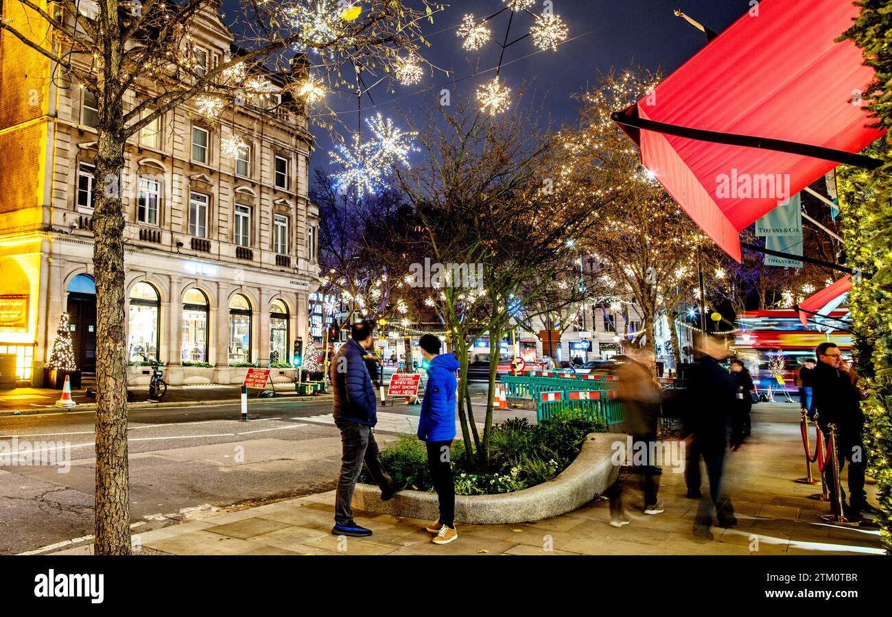 Tourists Shopping in Sloane Square at Christmas London UK Stock Photo ...