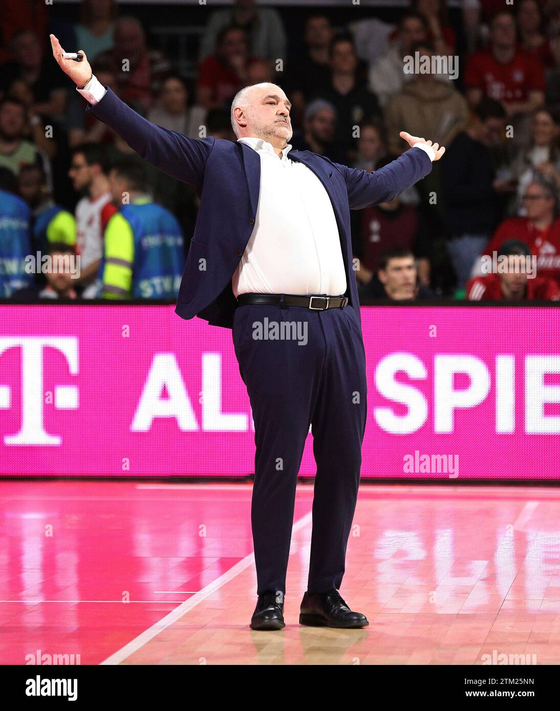 Pablo Laso (Bayern Basketball, Cheftrainer) gestikuliert. GER, FC ...