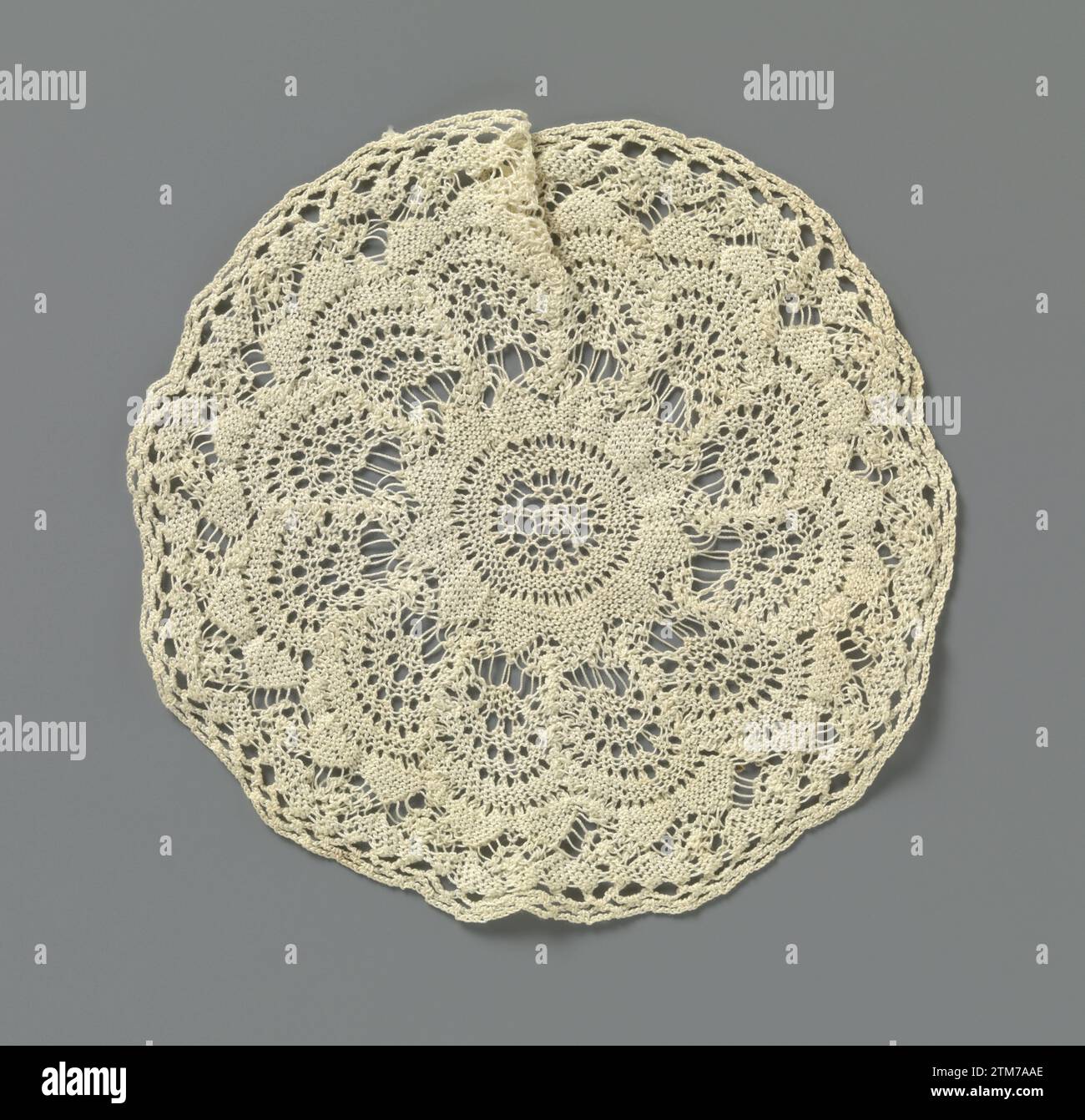 Round dressed knitted side with concentric rosettes, anonymous, c. 1900 ...