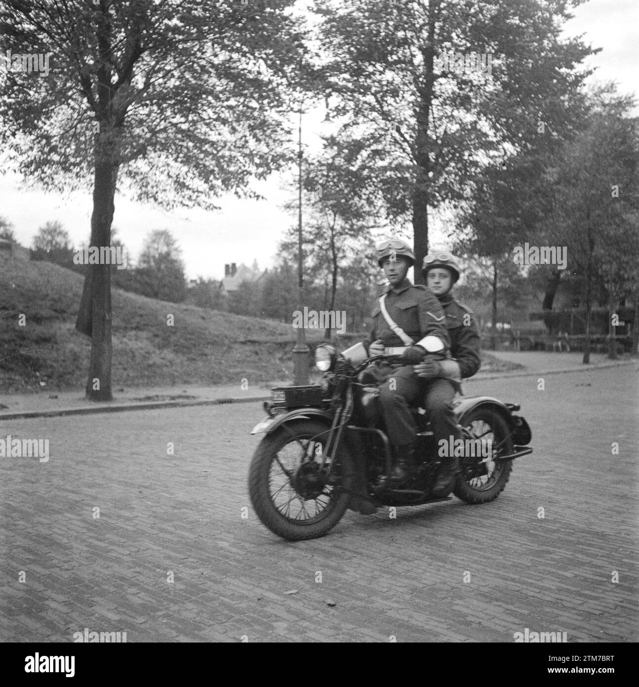 10 october 1945 Black and White Stock Photos & Images - Alamy