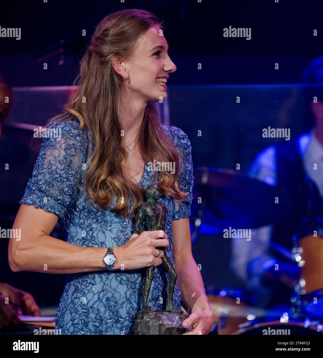 UTRECHT - Sportswoman of the Year Femke Bol with her prize during the ...