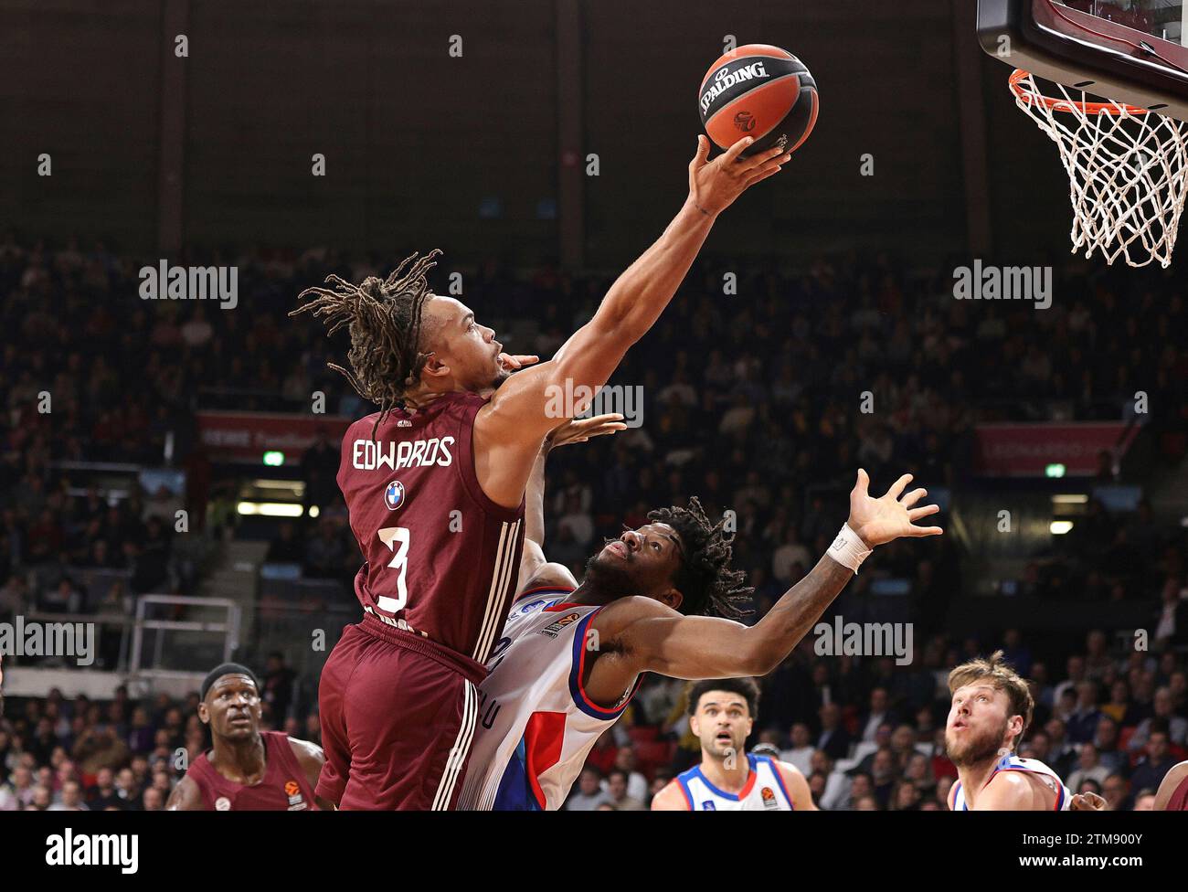 Dan Oturu (Anadolu Efes Istanbul, #25) kann Carsen Edwards (Bayern ...
