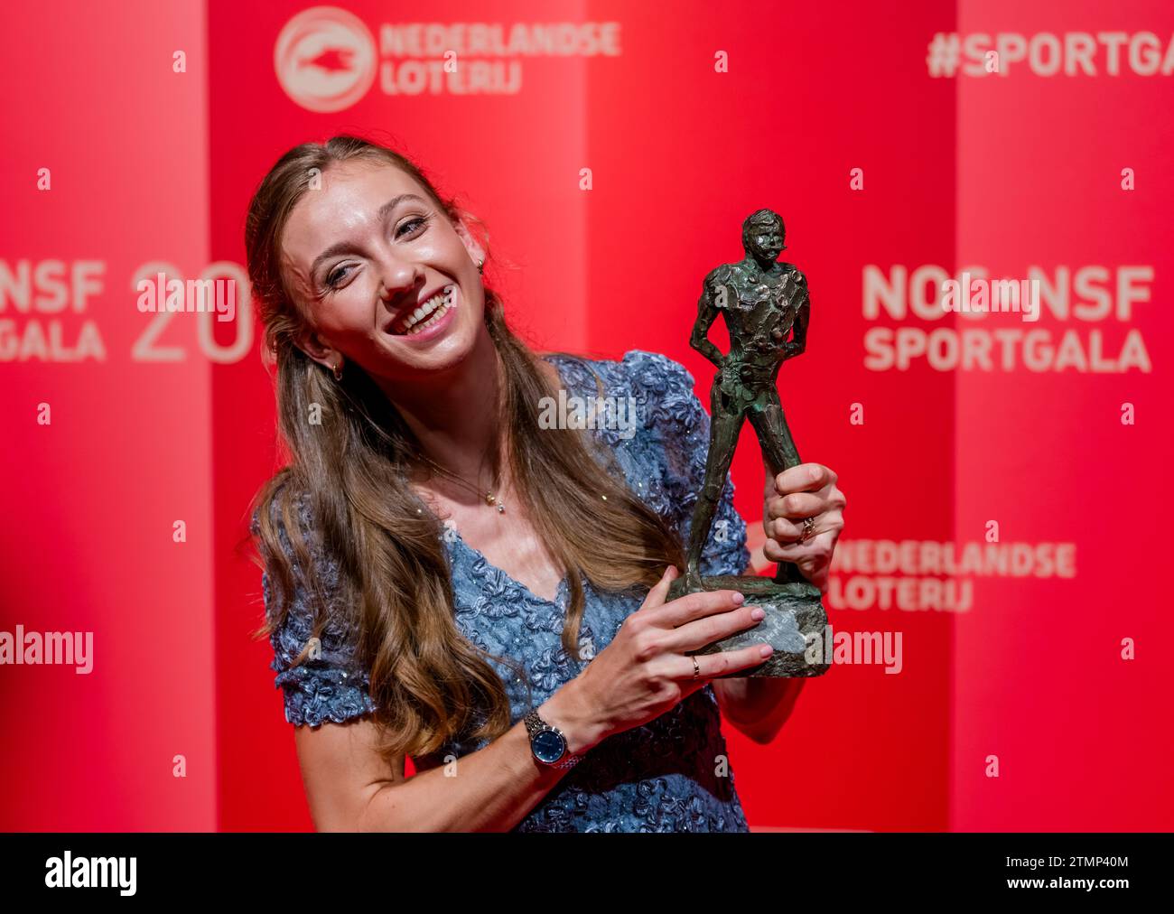 UTRECHT - Sportswoman of the Year Femke Bol with her prize during the ...