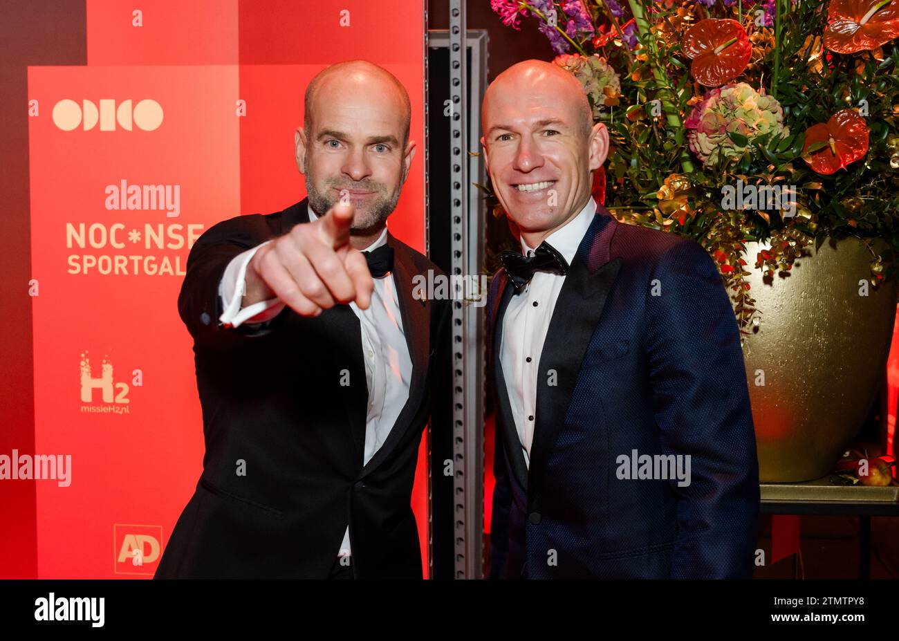 UTRECHT - Erben Wennemars and Arjen Robben (R) on the red carpet before ...
