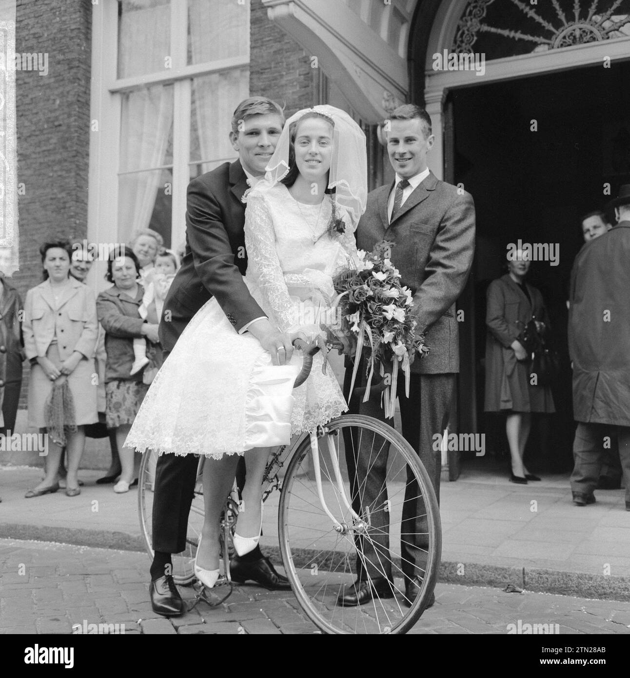 Cyclist cor schuuring hi-res stock photography and images - Alamy