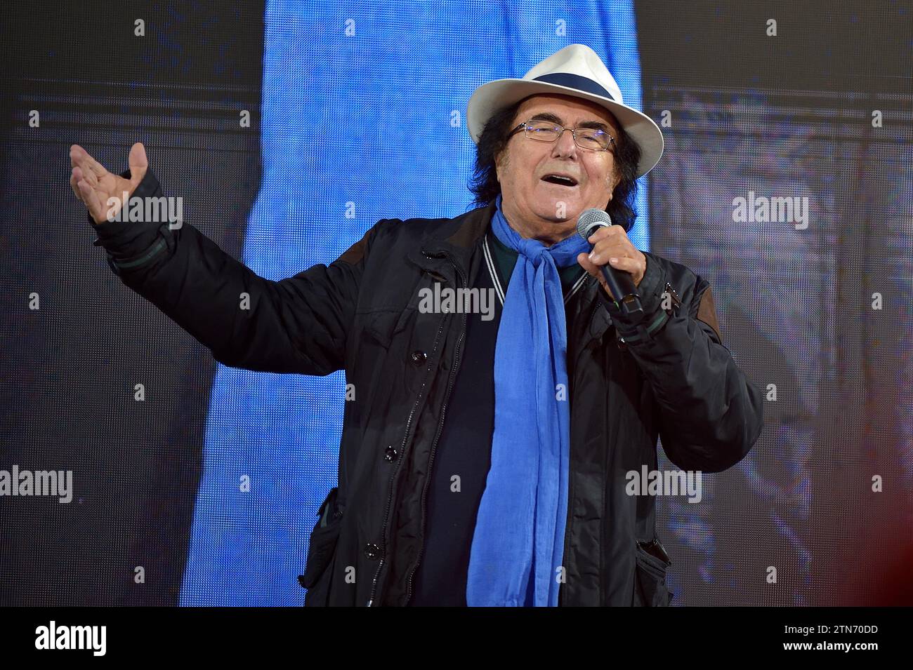 Venezia, Italien. 20th Dec, 2023. Al Bano together with the cast of the ...