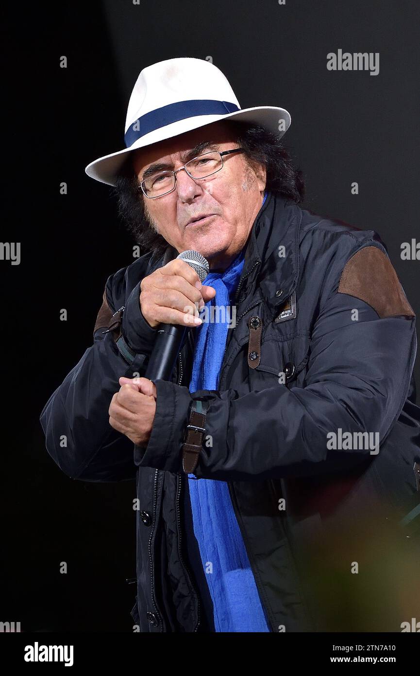 Venezia, Italien. 20th Dec, 2023. Al Bano together with the cast of the ...