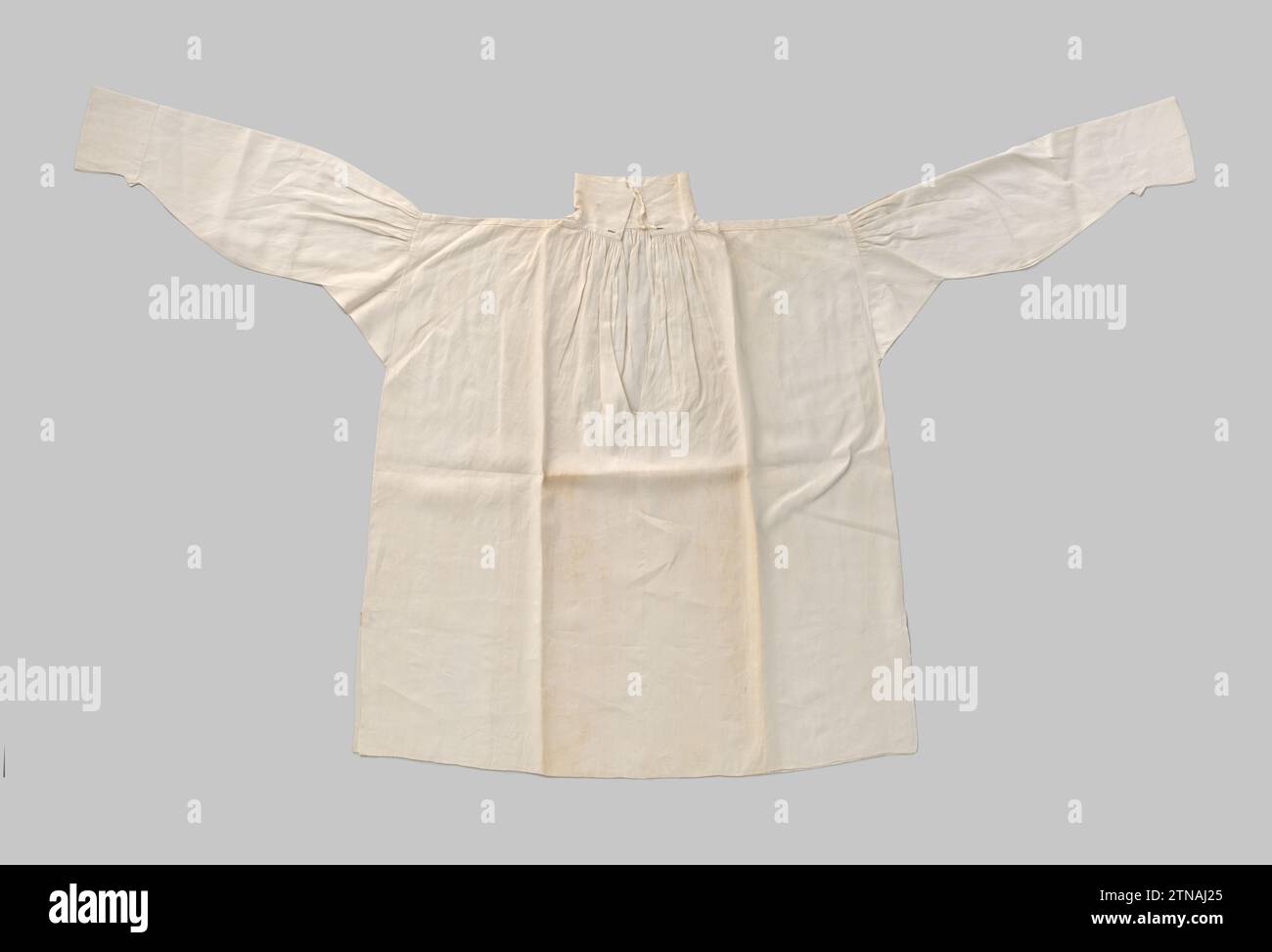 White shirt with long sleeves, Unknown, 1700 - 1799 Europe textile ...