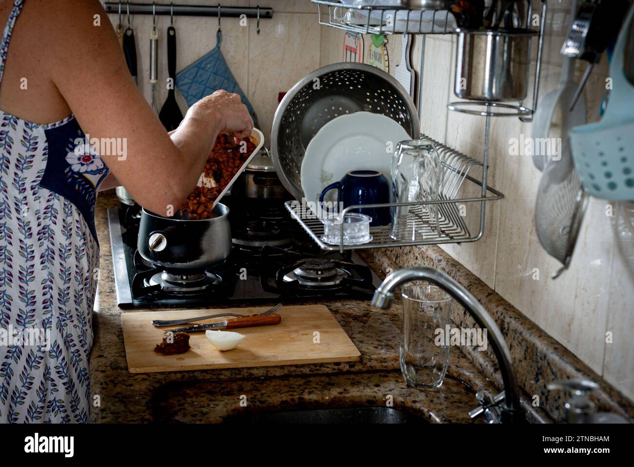 Food in pan hi-res stock photography and images - Alamy