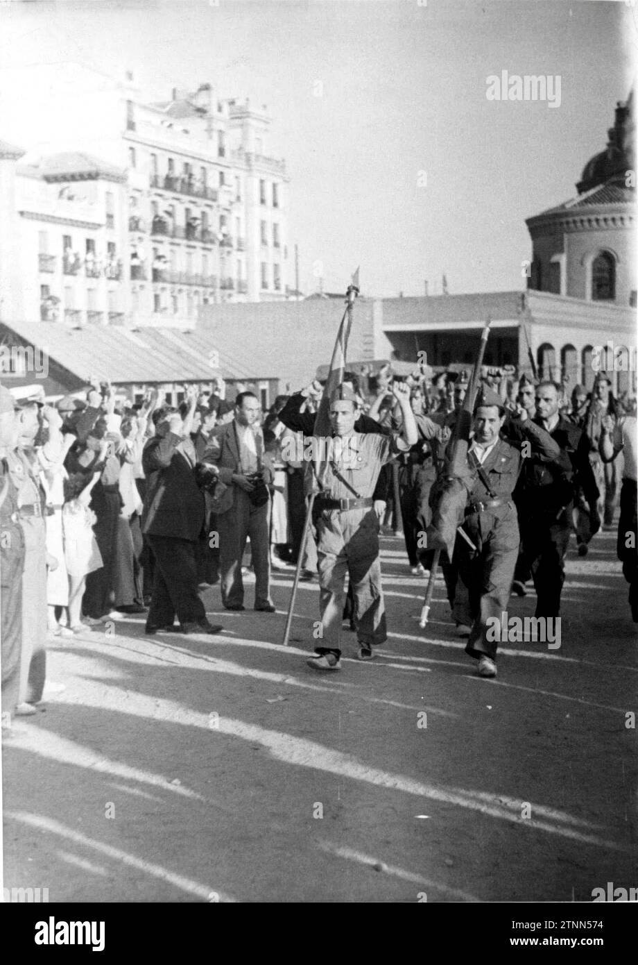 10/31/1936. Parade of the Republican flag and the one that the Italian ...