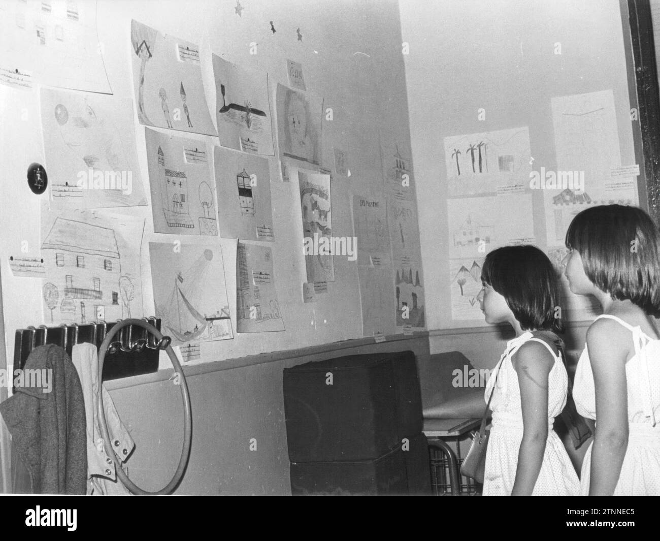 01/01/1960. Moment in which two Girls Contemplate the Drawings Made for ...