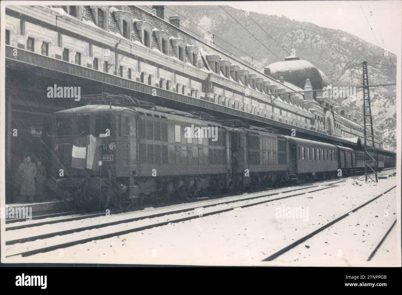 01/31/1948. Canfranc. Arrival at the station of the first French train ...