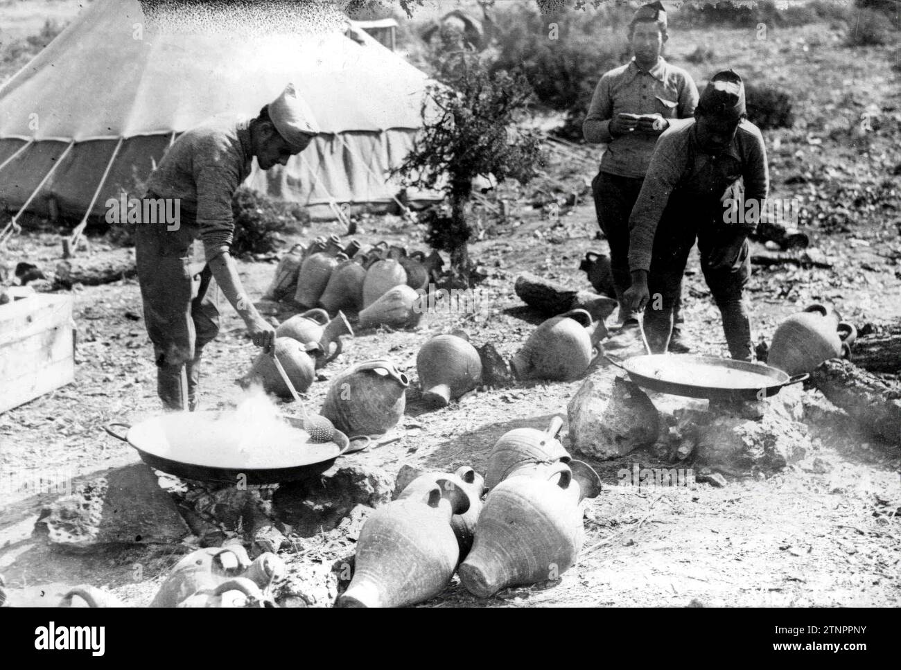 Valencia, October 1936. Spanish Civil War, cook soldiers from the ...