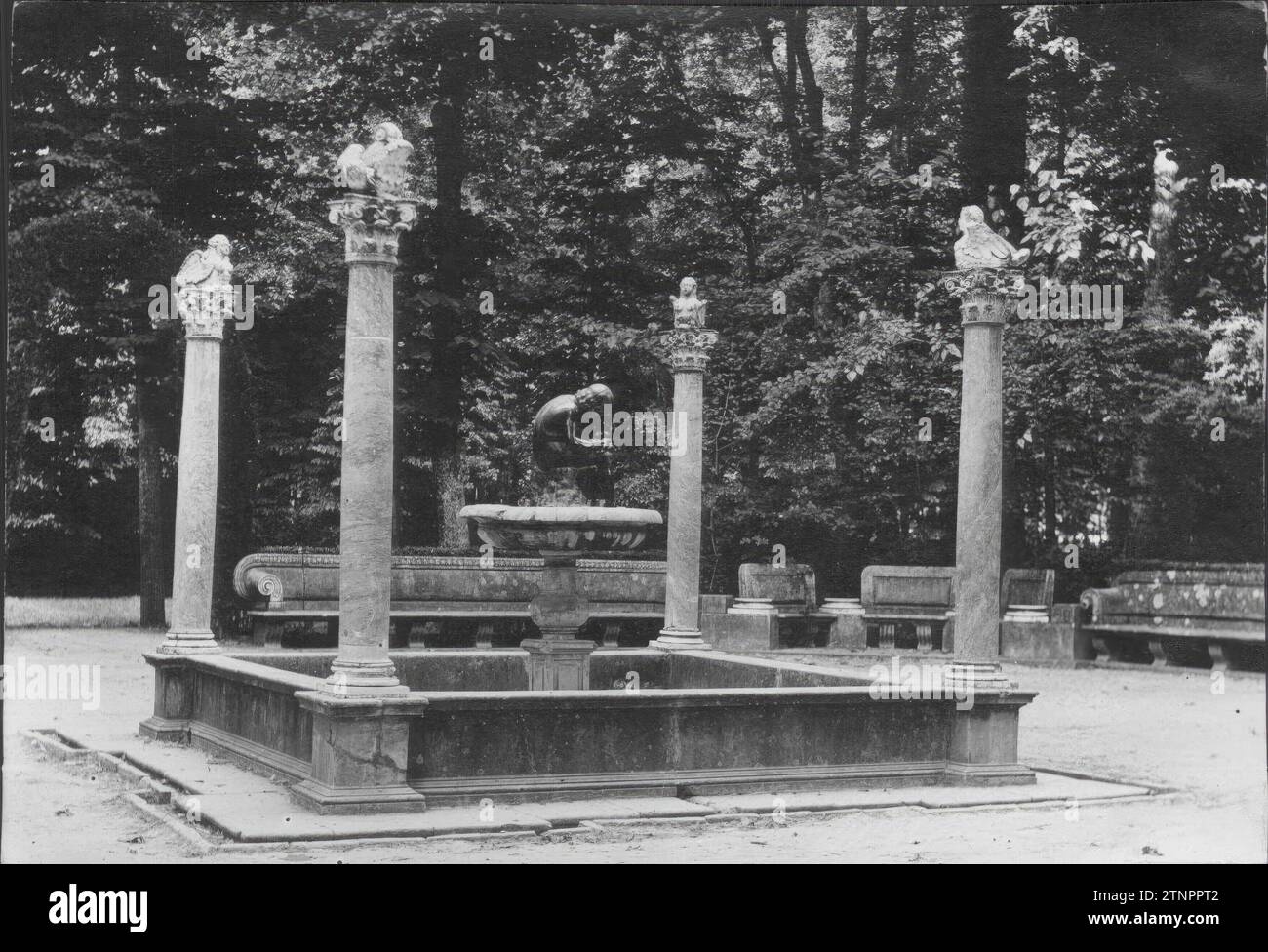 12/31/1927. Gardens of Aranjuez. Espinario Fountain. Credit: Album ...