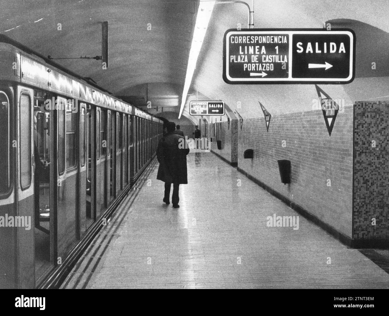 Spain madrid callao metro Black and White Stock Photos & Images - Alamy