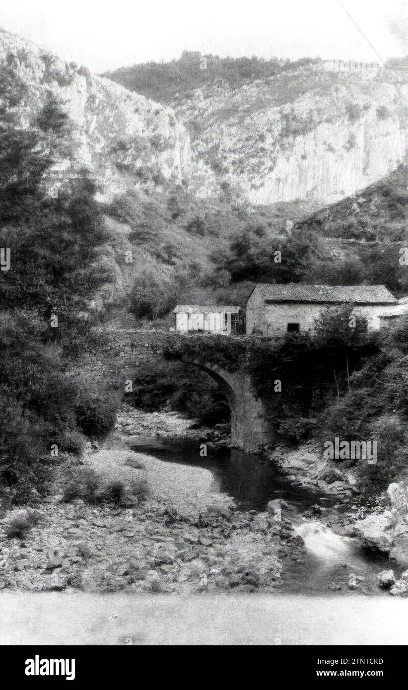 12/31/1939. View of the bridge of the town Muriedas (Cantabria). Credit ...