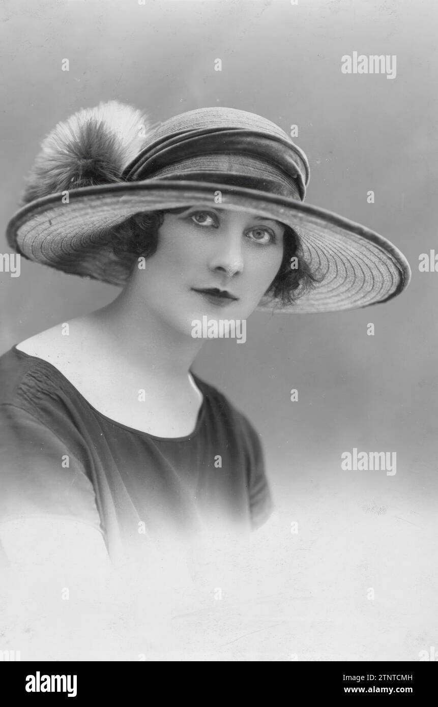 Hat from 1923, model by Louise Marty. Credit: Album / Archivo ABC ...