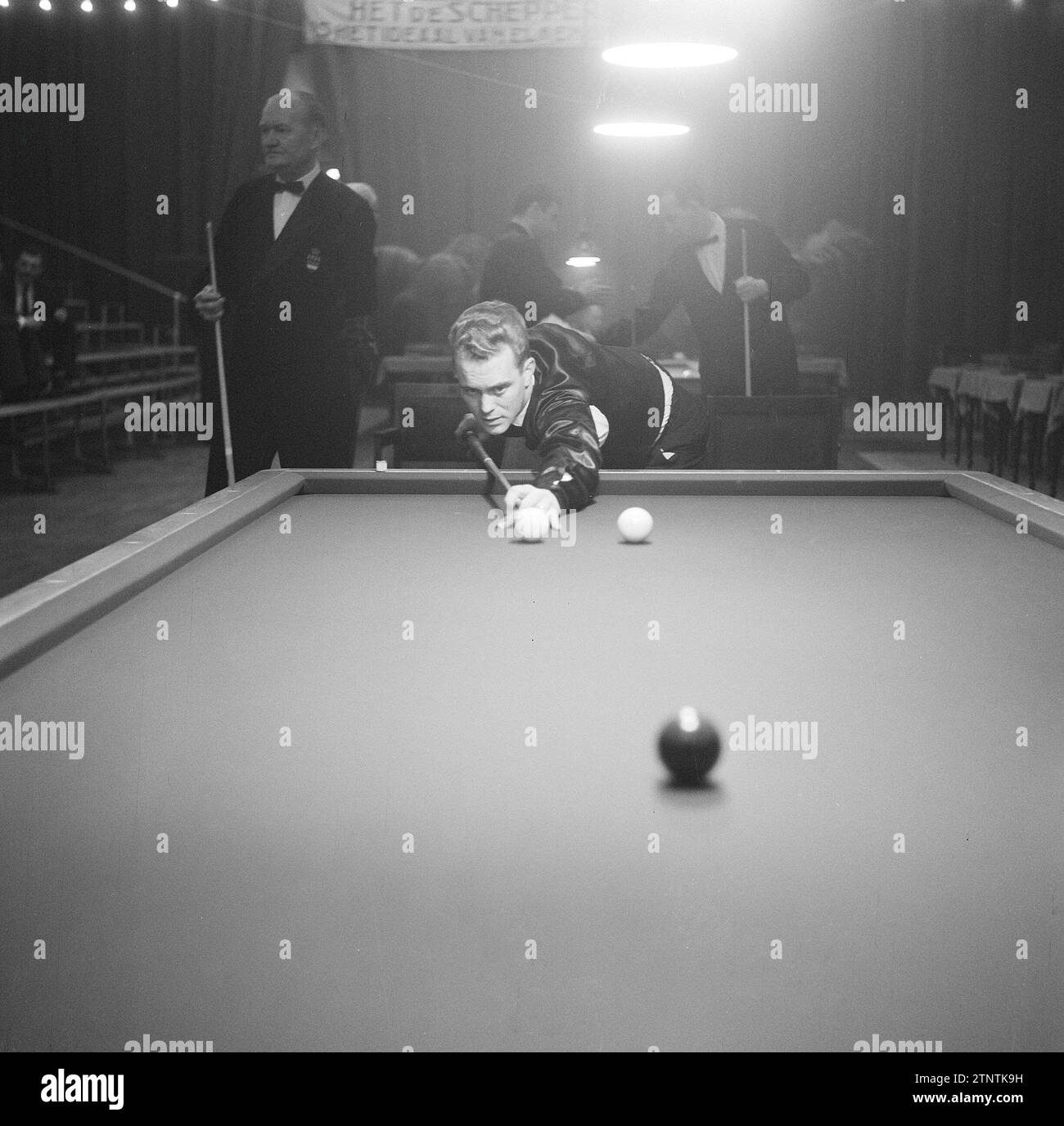1960s billiards player hi-res stock photography and images - Alamy