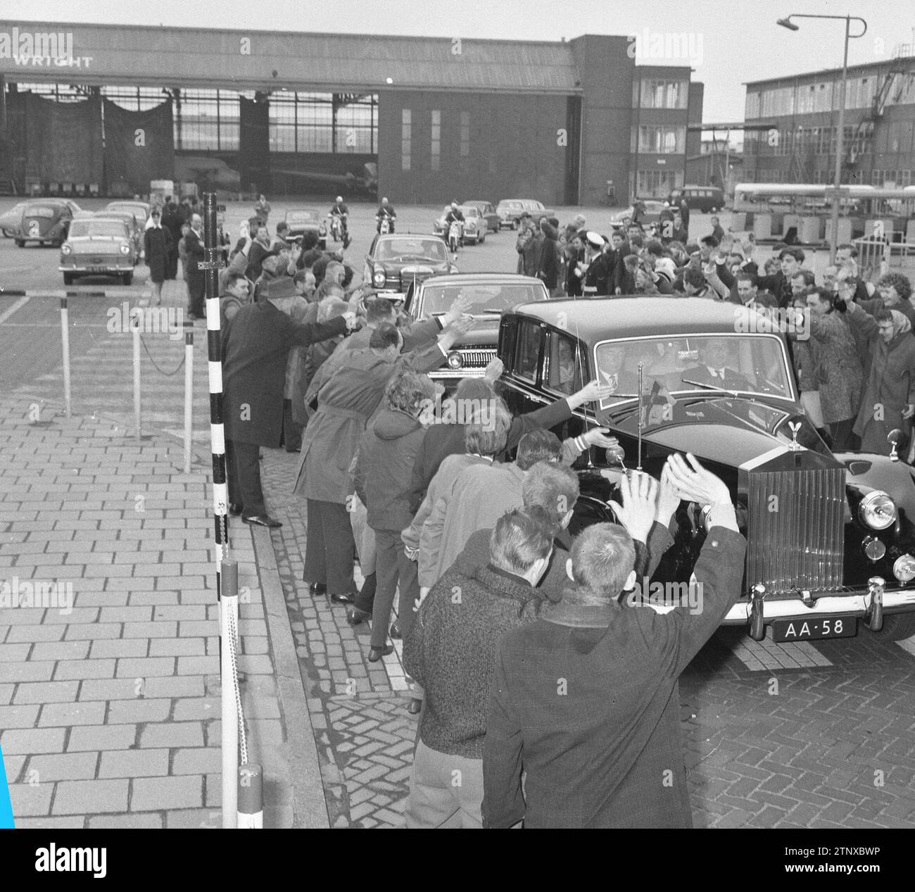 Royal family motorcade hi-res stock photography and images - Alamy