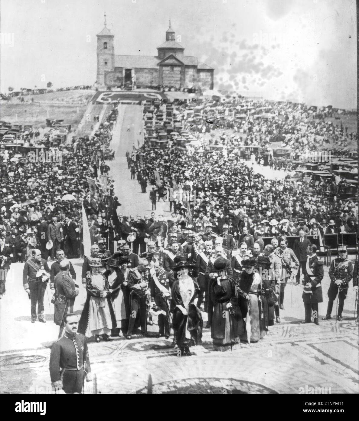 04/30/1919. Inauguration of the monument to the sacred heart of Jesus ...