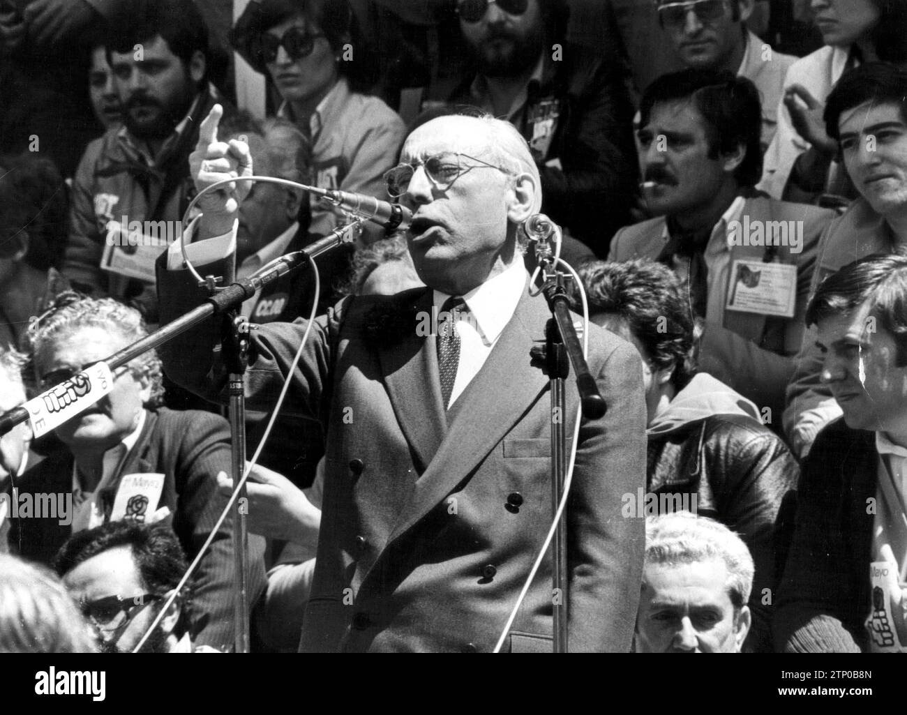 Madrid, 1/5/1978.- Enrique Tierno Galván giving a speech during the May ...