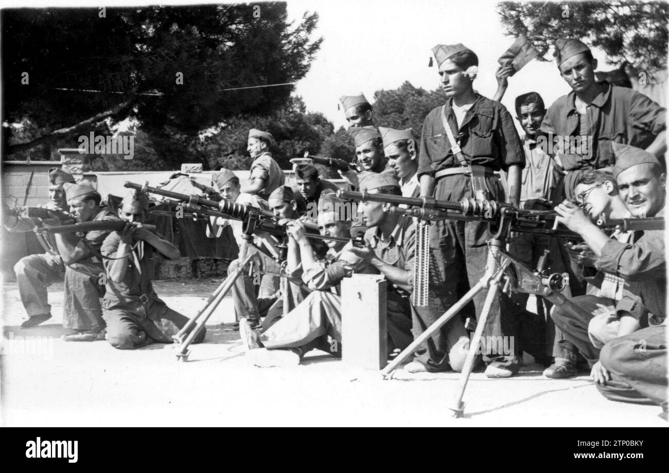 09/30/1936. Two Machine Guns Taken From the Nationalists in Navalperal ...