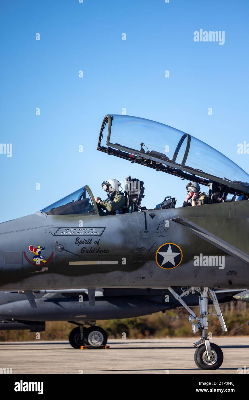 U.S. Airforce F-15E Strike Eagle pilots from the 4th Fighter Wing ...